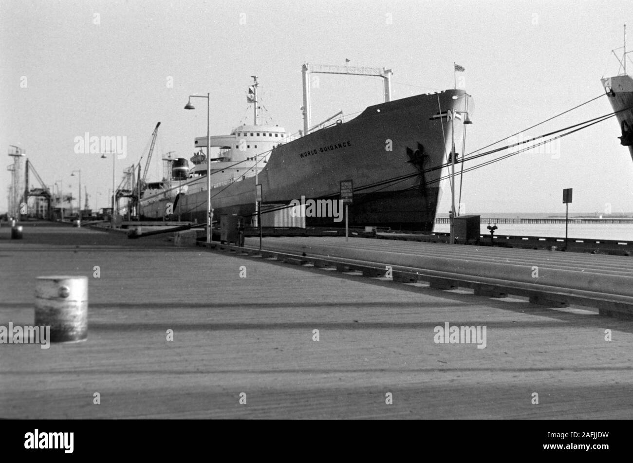 Schiff "World Guidance" im Hafen von Port Said, Ägypten, 1955. Vessel ...