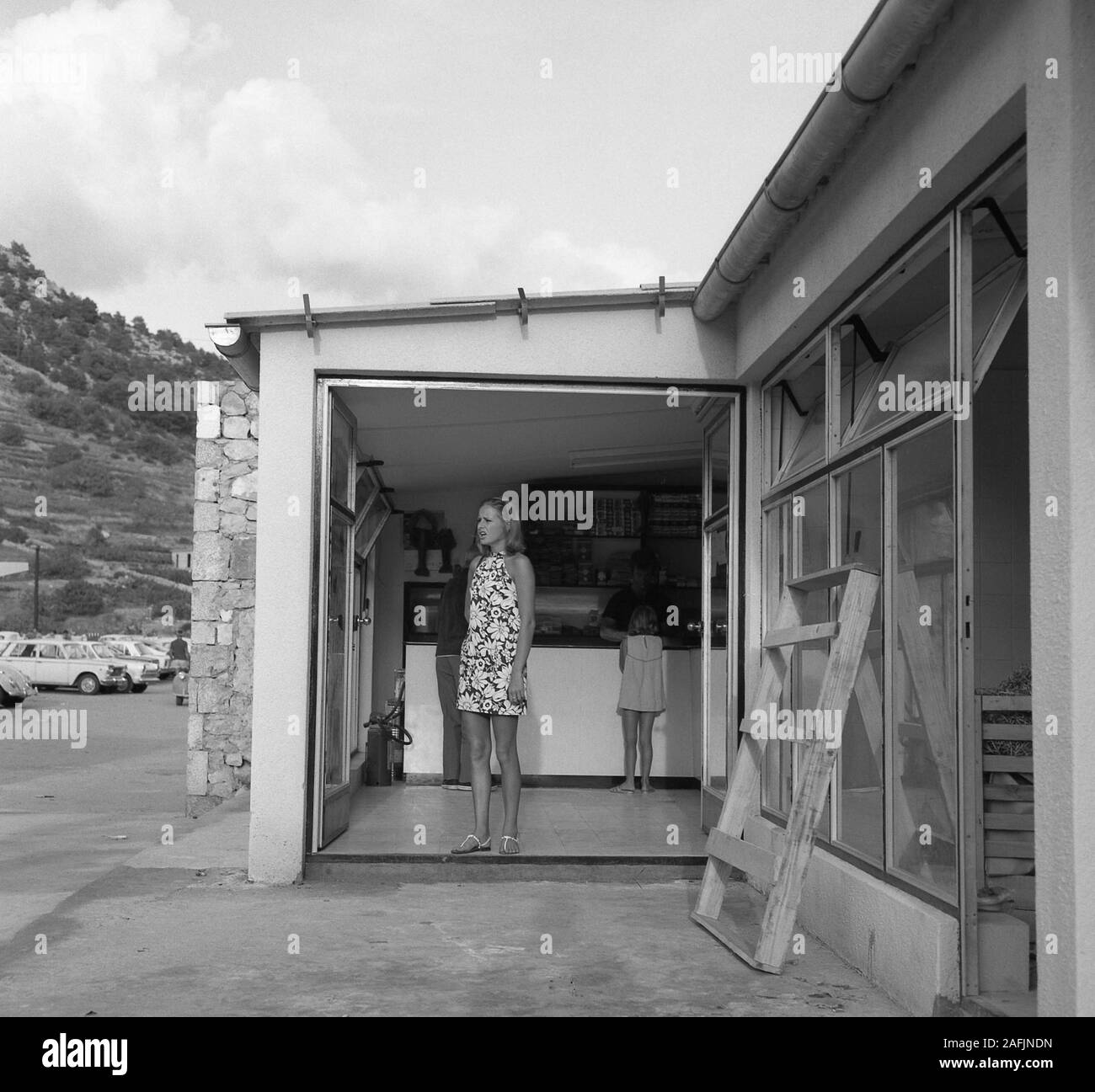 1960s store front hi-res stock photography and images - Alamy