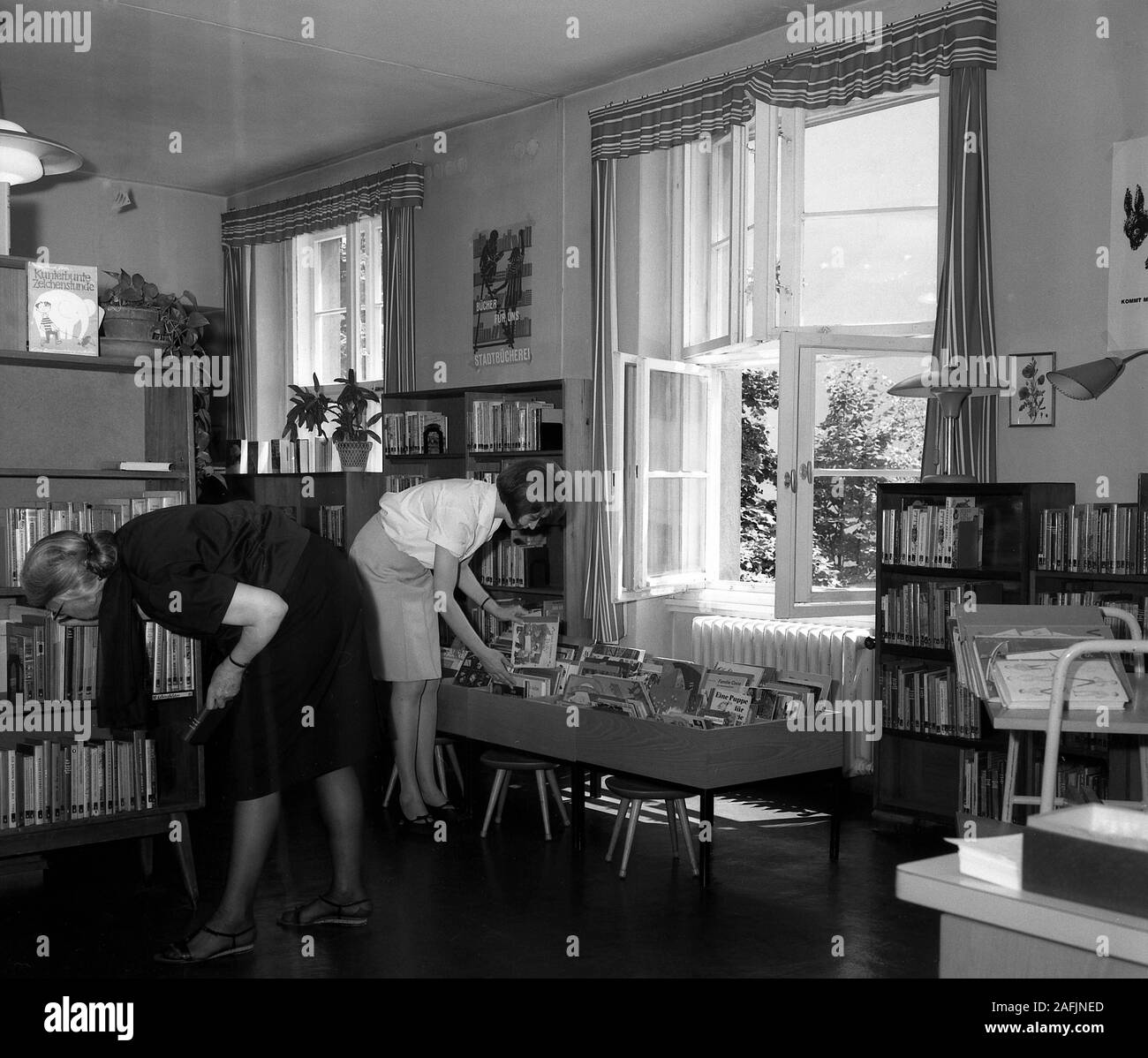 1960s librarian hi-res stock photography and images - Alamy