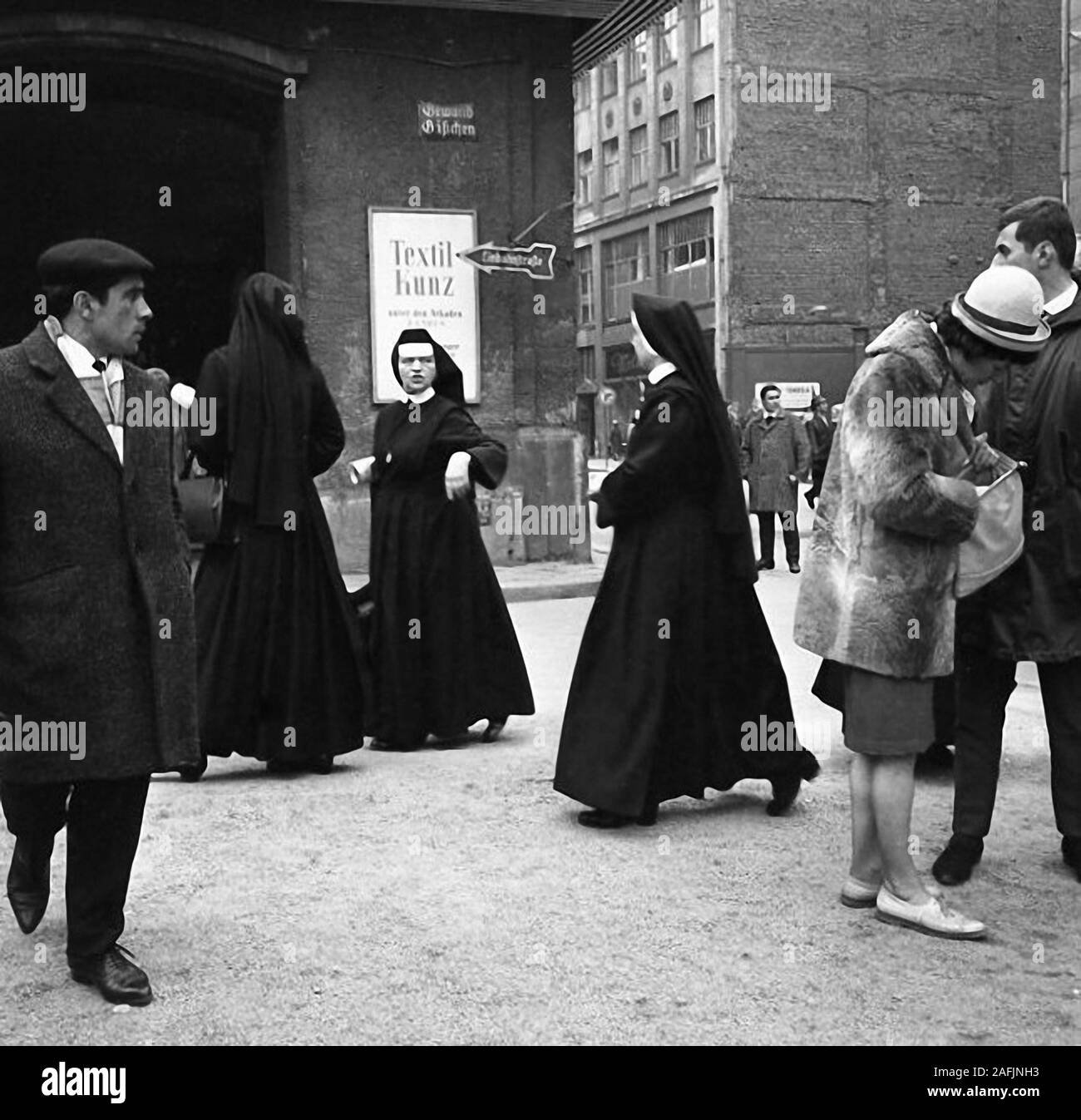 1960s Nuns High Resolution Stock Photography and Images - Alamy