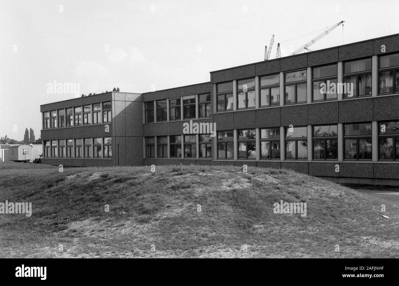 1970s school building hi-res stock photography and images - Alamy