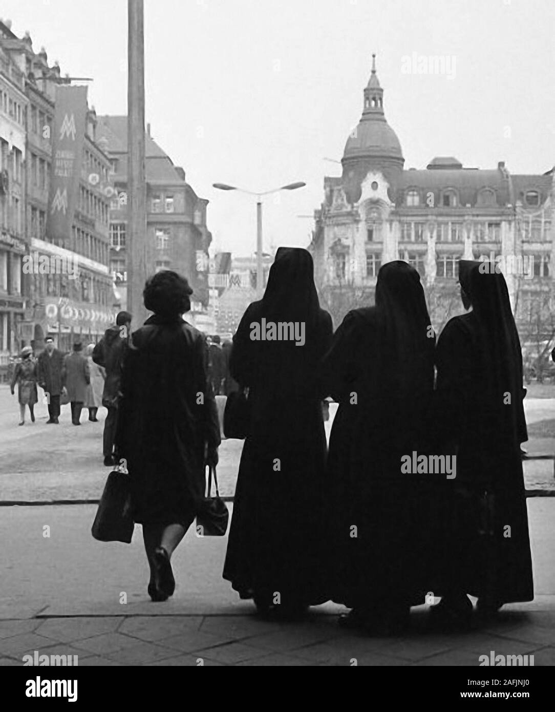 1960s Nuns High Resolution Stock Photography and Images - Alamy