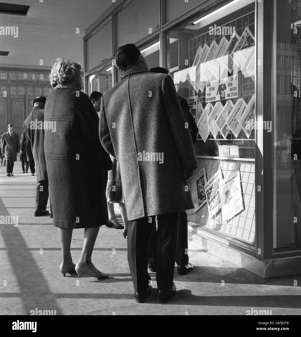 1960s shop window hi-res stock photography and images - Alamy