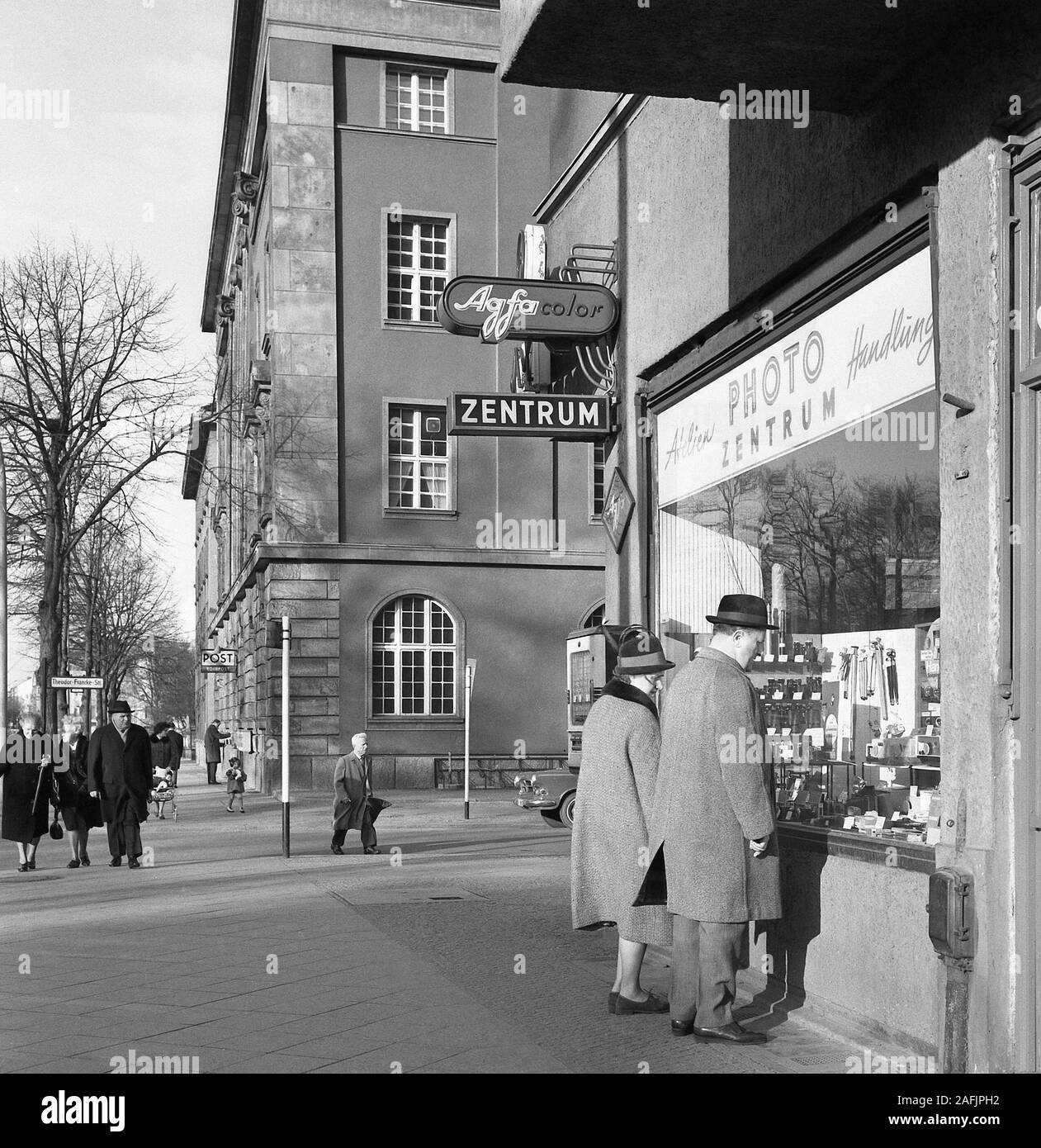 1960s store front hi-res stock photography and images - Alamy