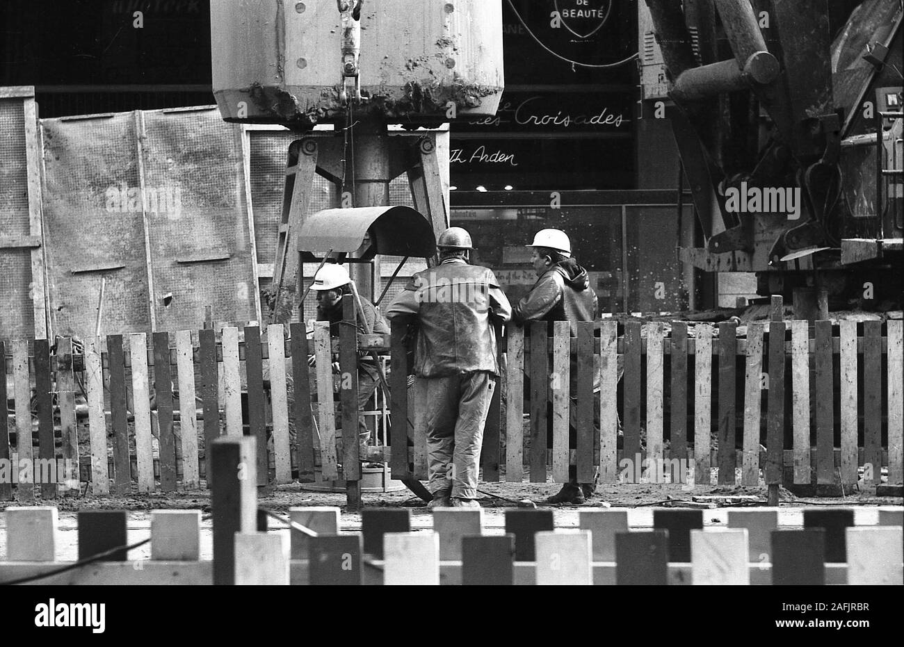 1970s Construction Worker High Resolution Stock Photography and Images ...