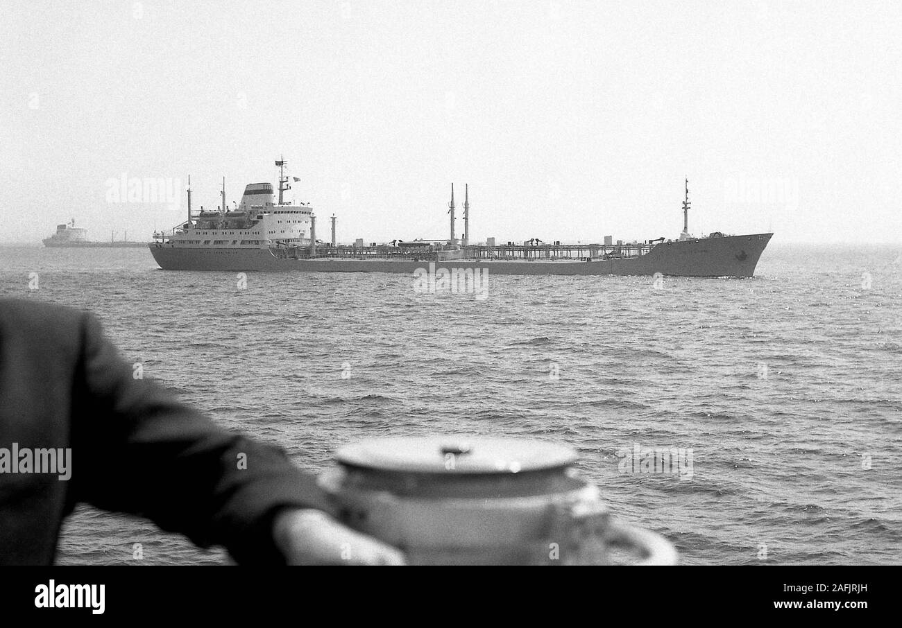 Cargo ships at sea hi-res stock photography and images - Alamy