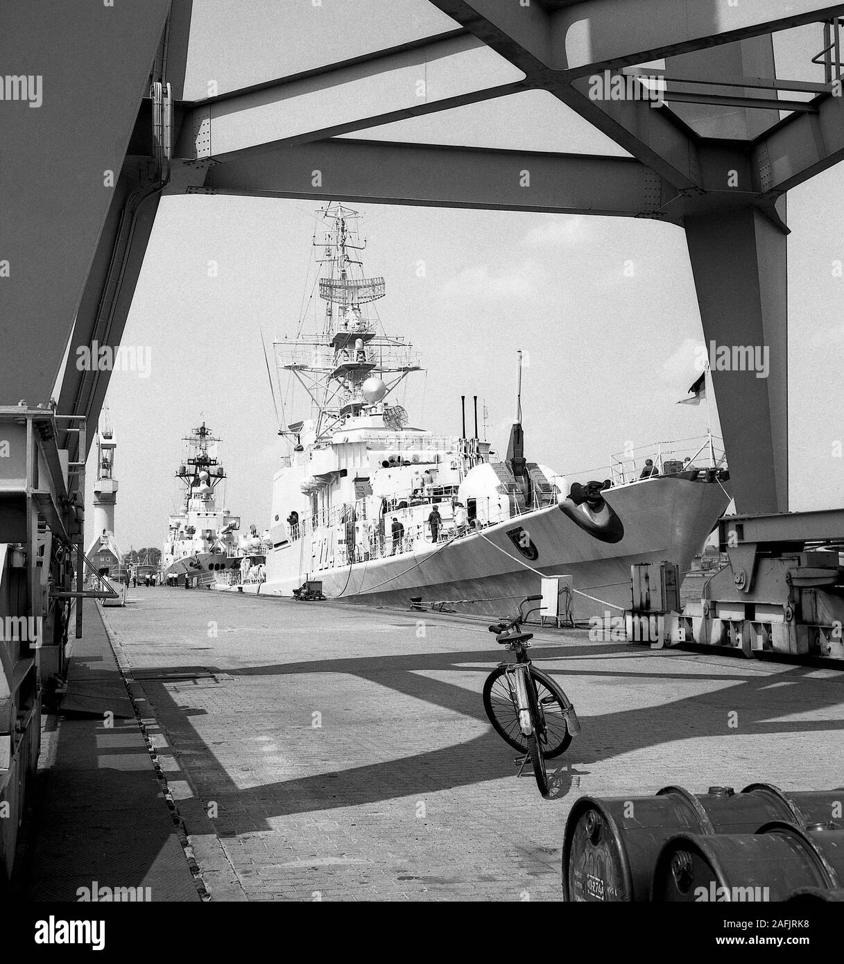 Navy base hi-res stock photography and images - Alamy