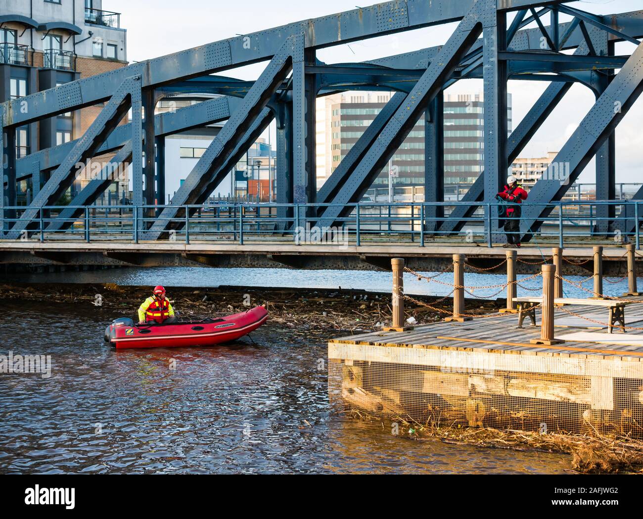 Rubbish in river hi-res stock photography and images - Alamy