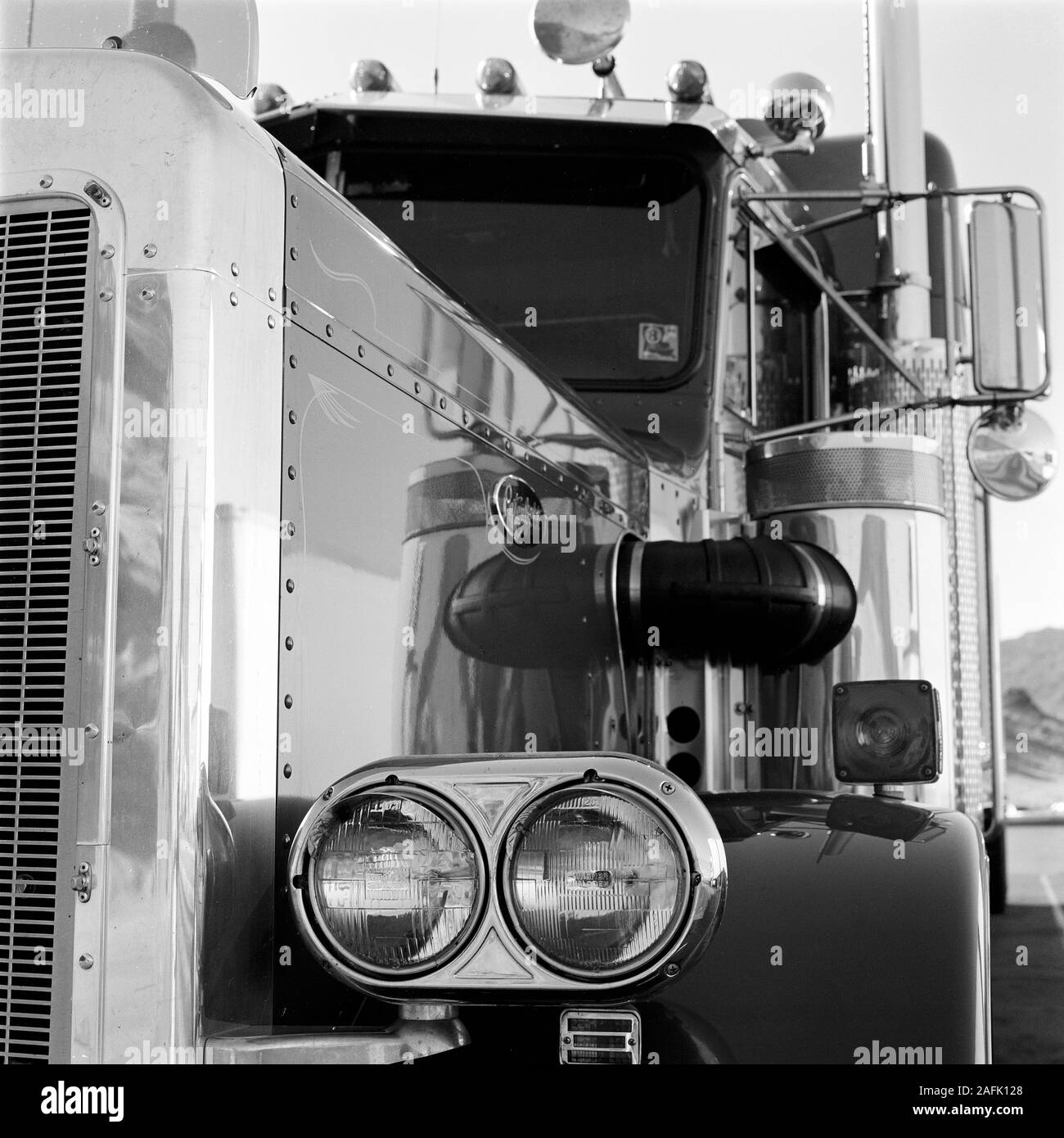Peterbilt Black and White Stock Photos & Images - Alamy