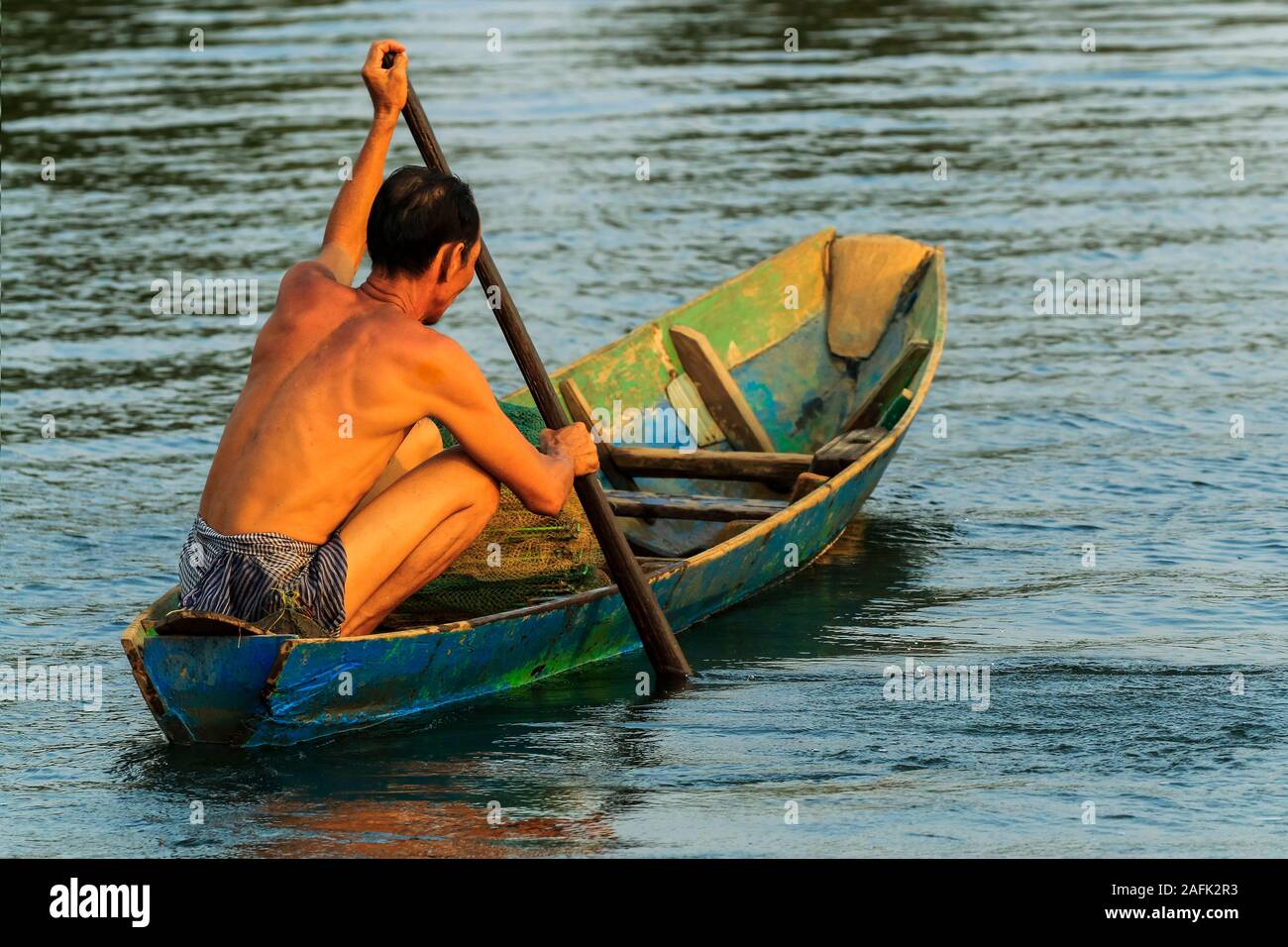 Man paddling canoe hi-res stock photography and images - Alamy