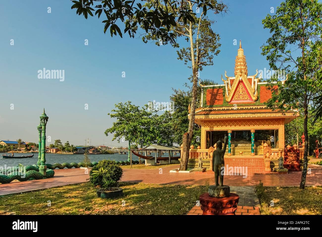 Sleeping Buddha pavilion at Wat Traeuy Kaoh temple on Fish Island ...