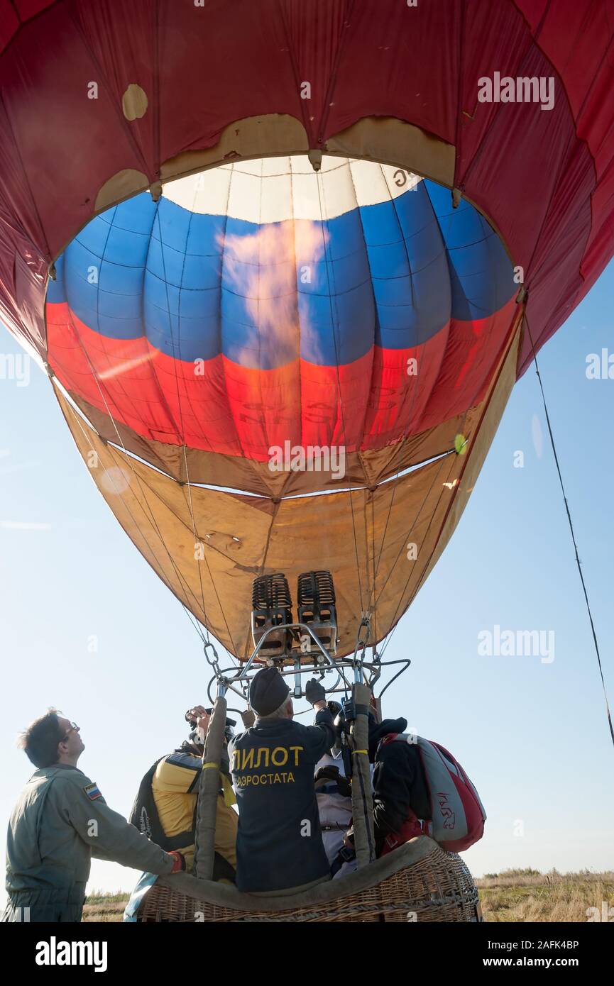 Hot Air Balloon starting for free flight Stock Photo - Alamy