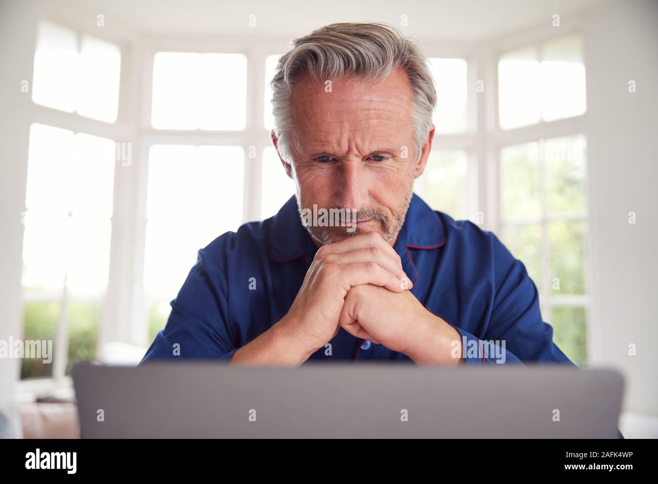 Man seeking information hi-res stock photography and images - Alamy