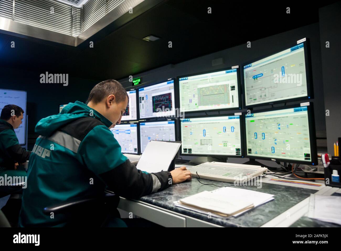 Petrochemical plant control room hi-res stock photography and images ...