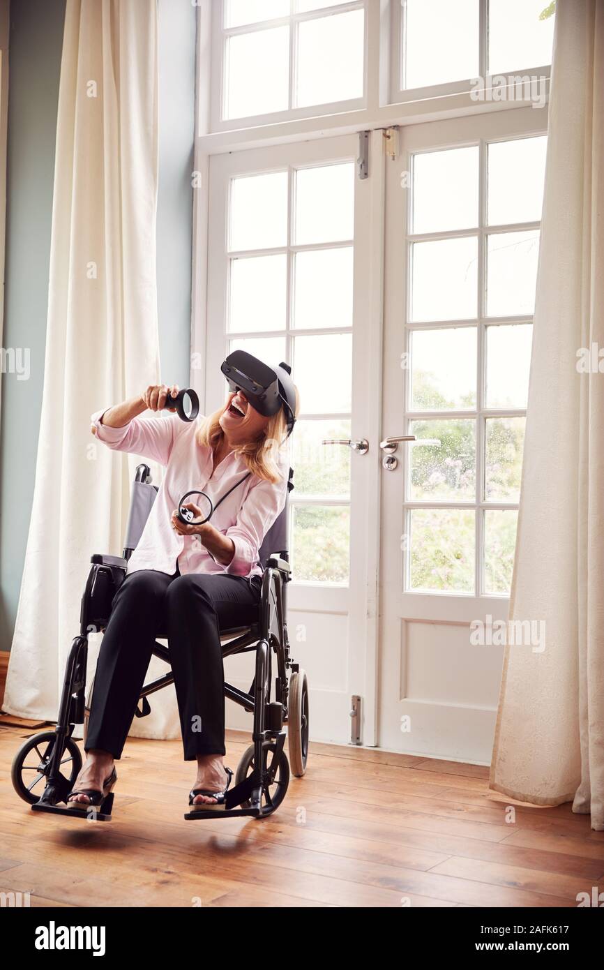 Paraplegic and virtual reality hi-res stock photography and images - Alamy