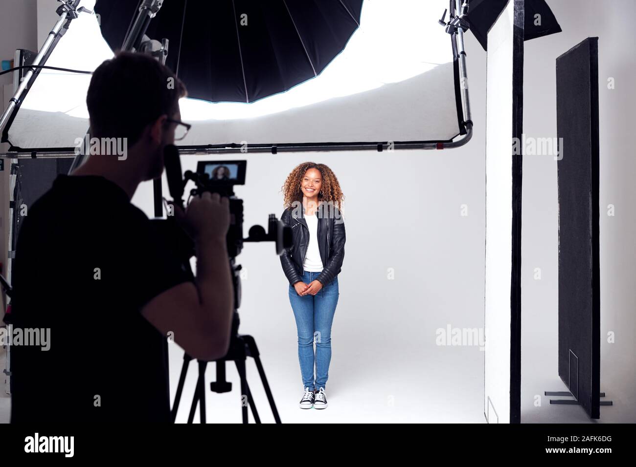 Photographer model in photographic hi-res stock photography and images ...