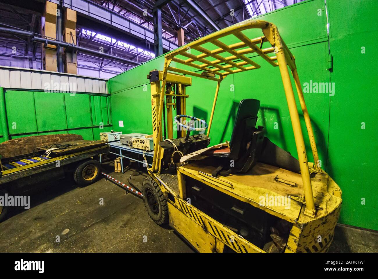 Delivering electrical energy hi-res stock photography and images - Alamy