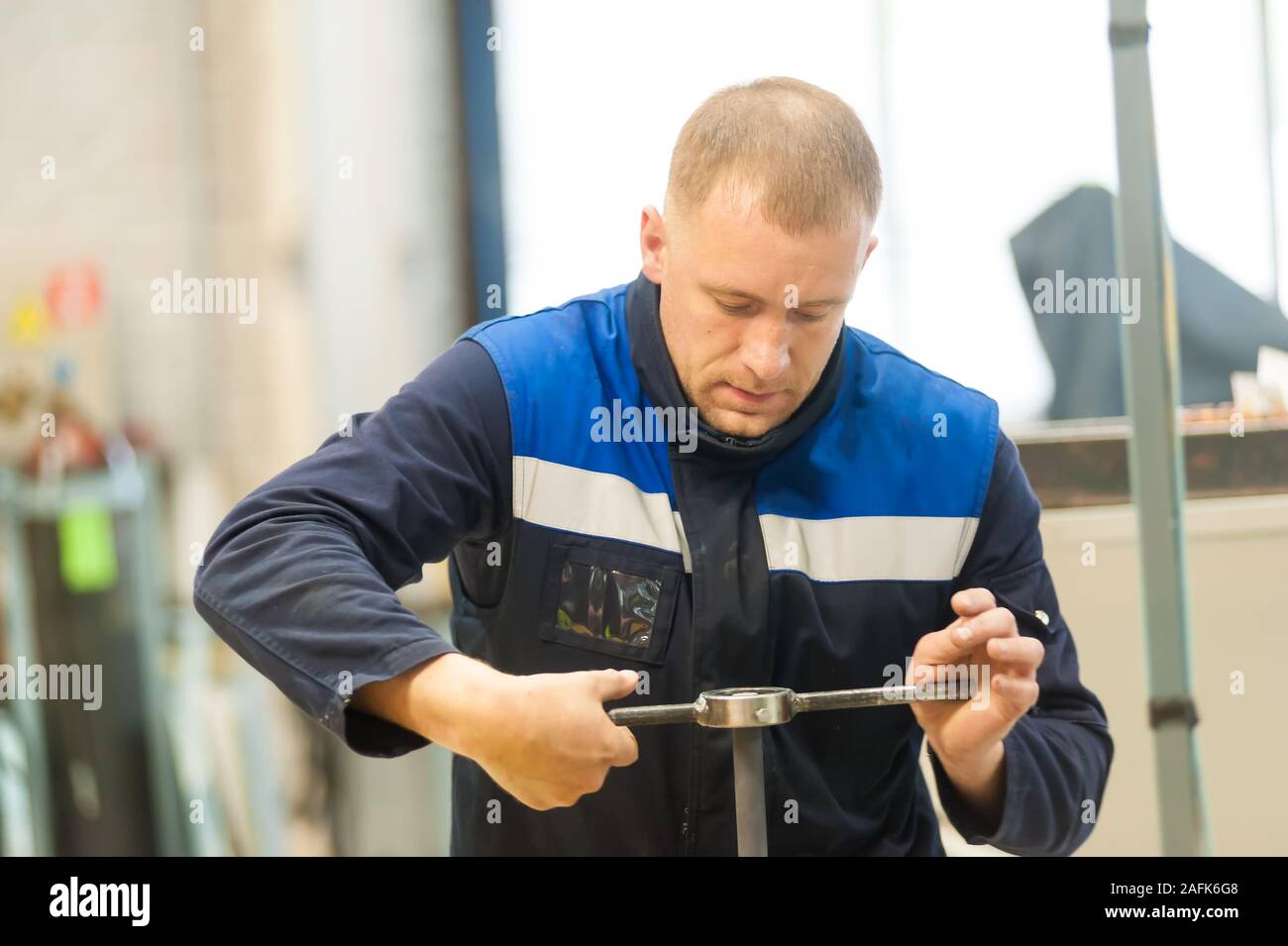 Technician maintenance hi-res stock photography and images - Alamy