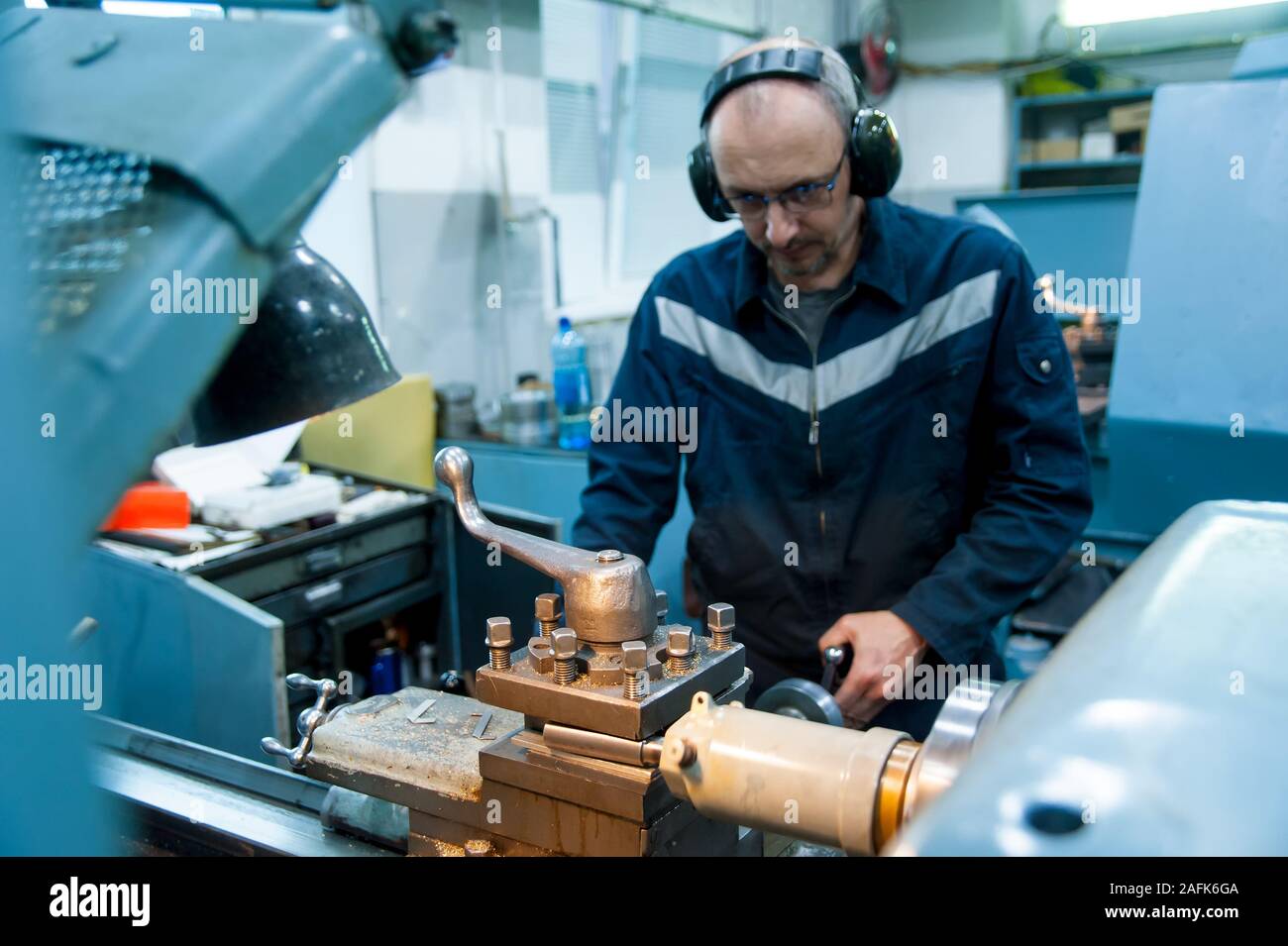 Male mechanic work lathe hi-res stock photography and images - Alamy
