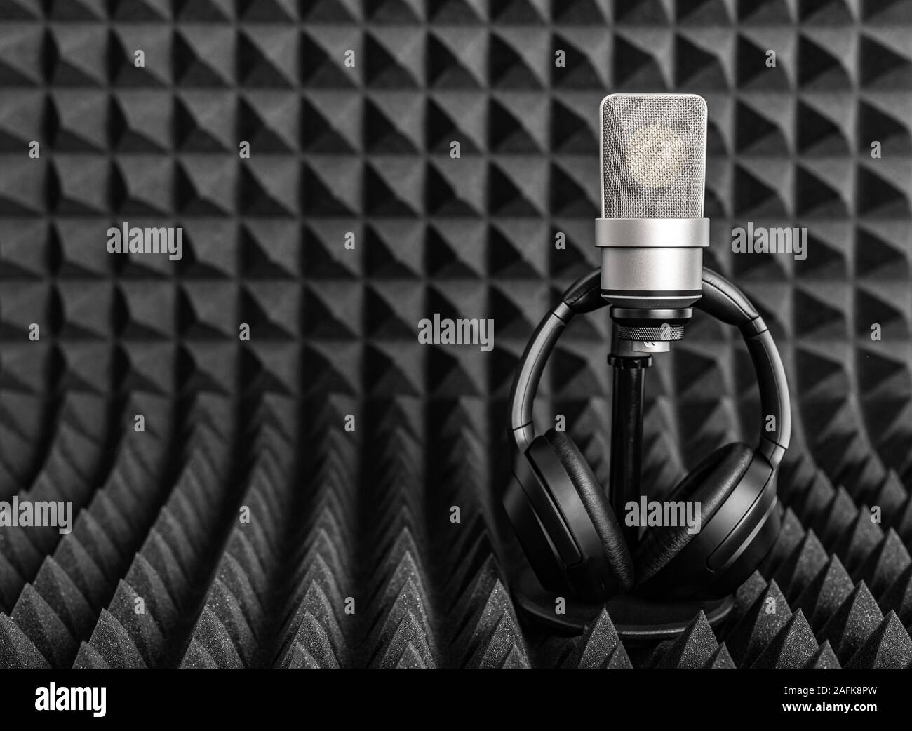 Omnidirectional microphone hi-res stock photography and images - Alamy