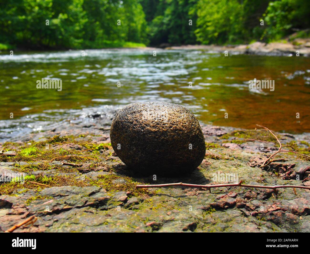 Creek stone hi-res stock photography and images - Alamy
