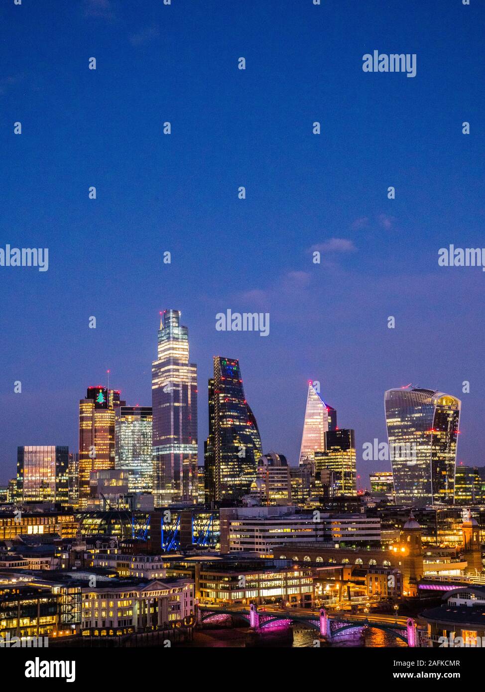 City of london skyline night hi-res stock photography and images - Alamy