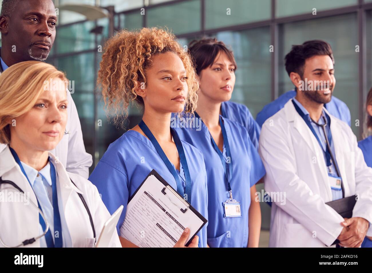 Modern hospital building hi-res stock photography and images - Alamy