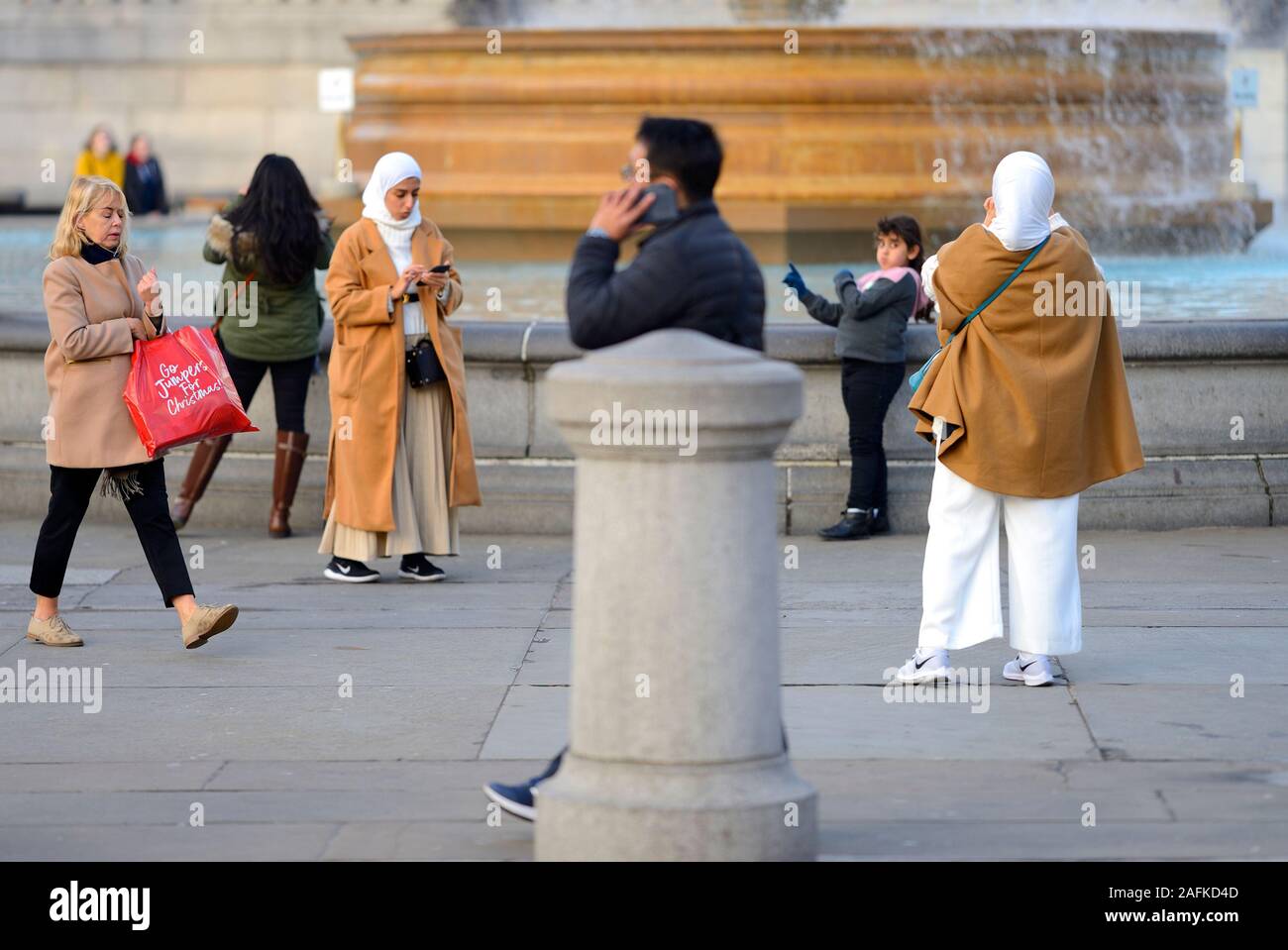 Muslim woman london hi-res stock photography and images - Alamy