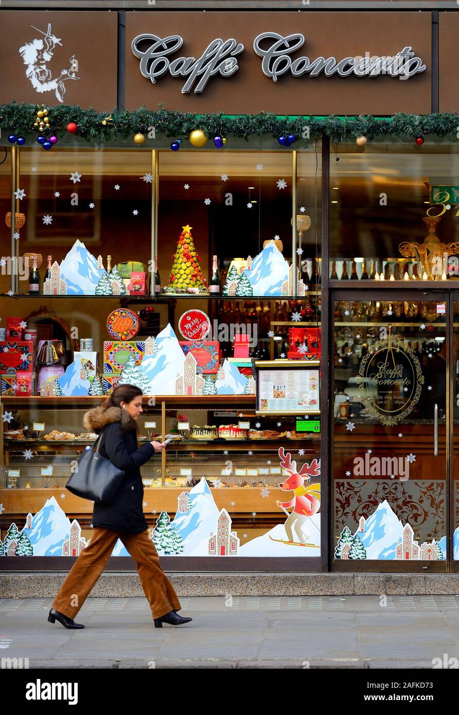 London, England, UK. Cafe Concerto in Piccadilly at Christmas Stock ...