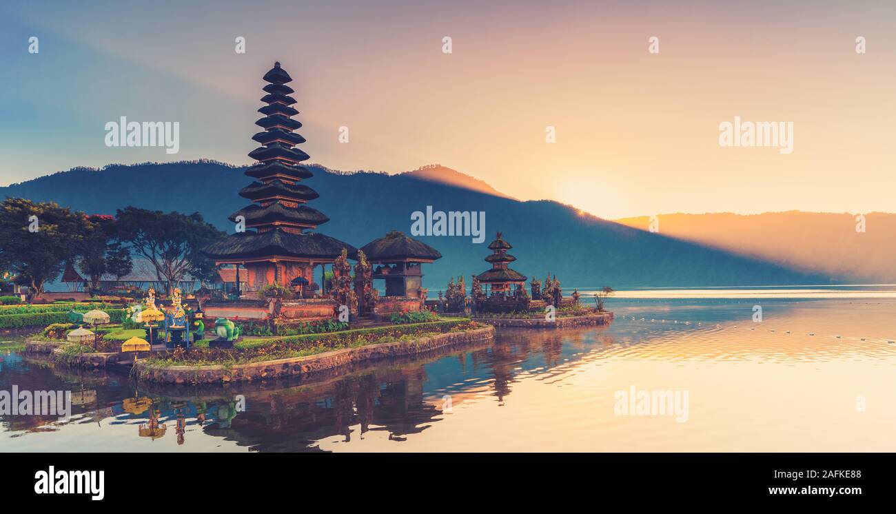 Ulun Danu Temple Stock Photo - Alamy