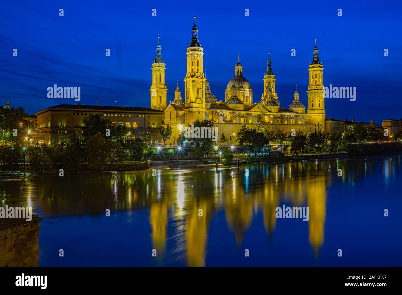 Zaragoza cathedral hi-res stock photography and images - Alamy