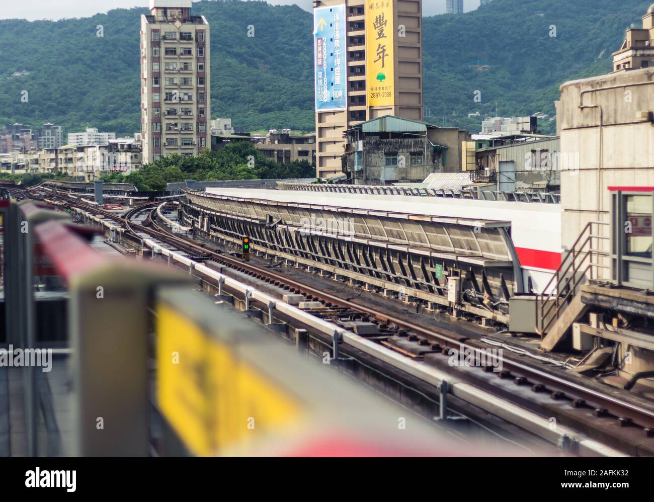Alight train hi-res stock photography and images - Alamy