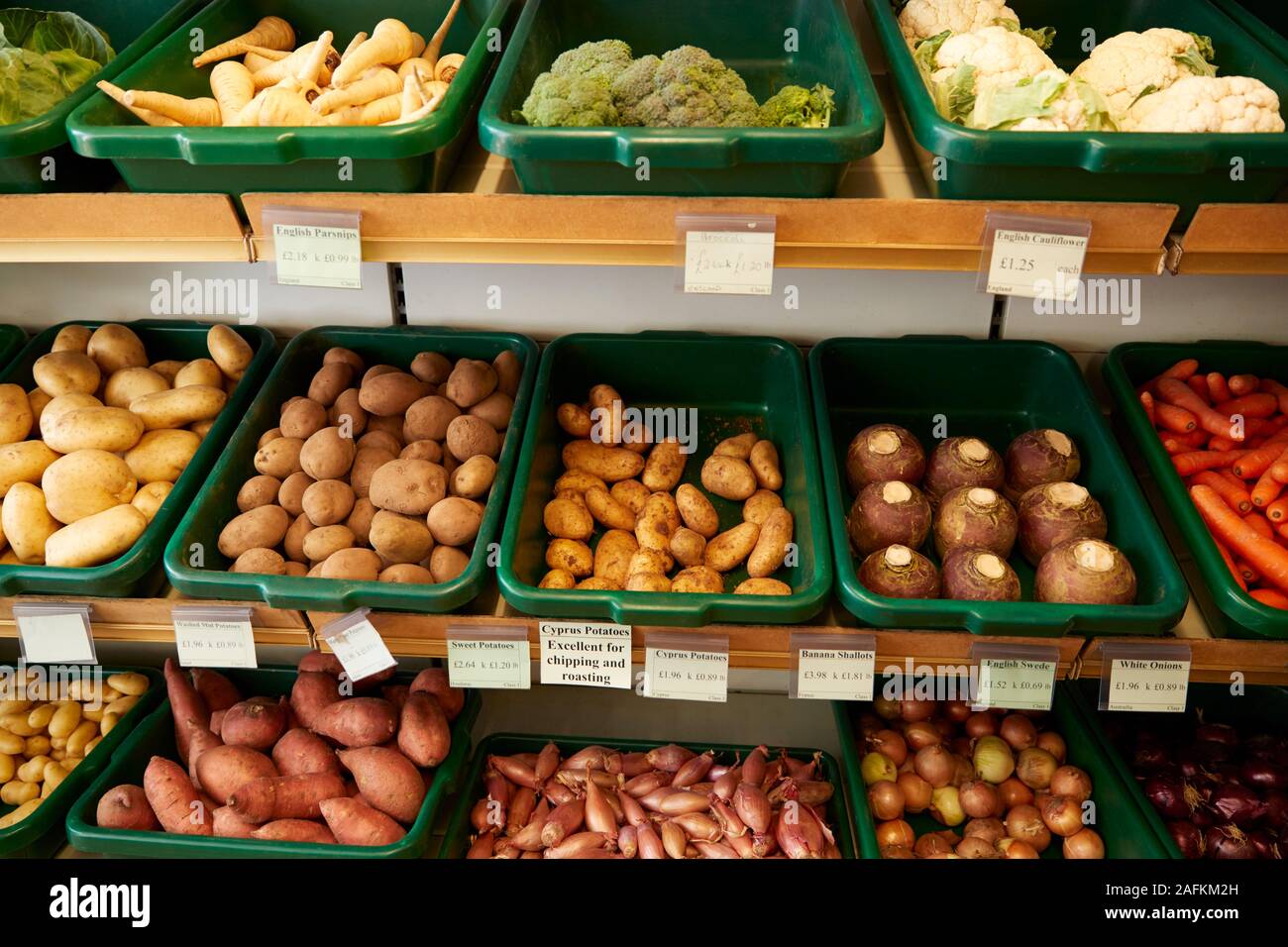Display Of Fresh Vegetables In Organic Farm Shop Stock Photo - Alamy