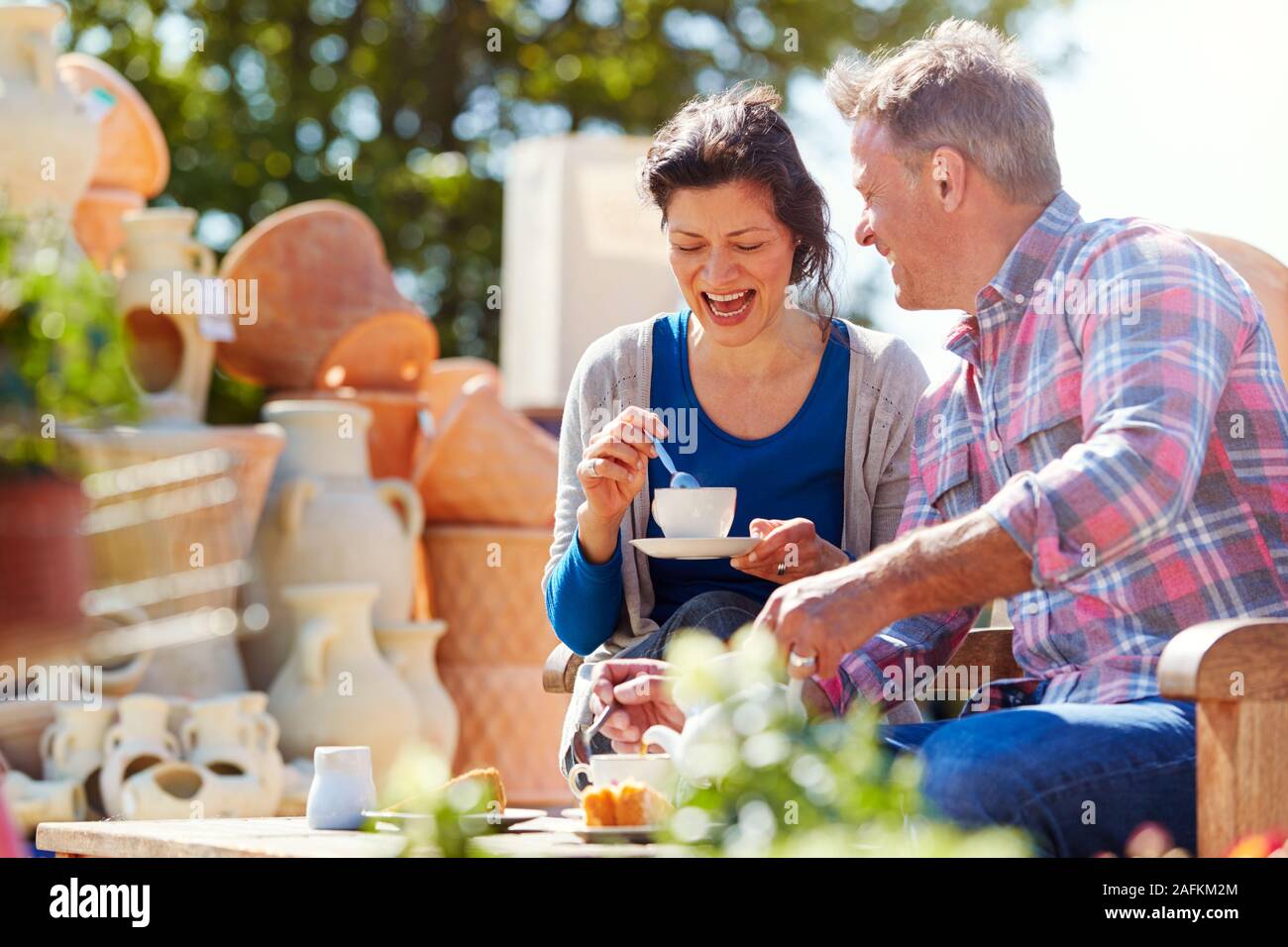 Woman sitting on bench eating hi-res stock photography and images - Alamy