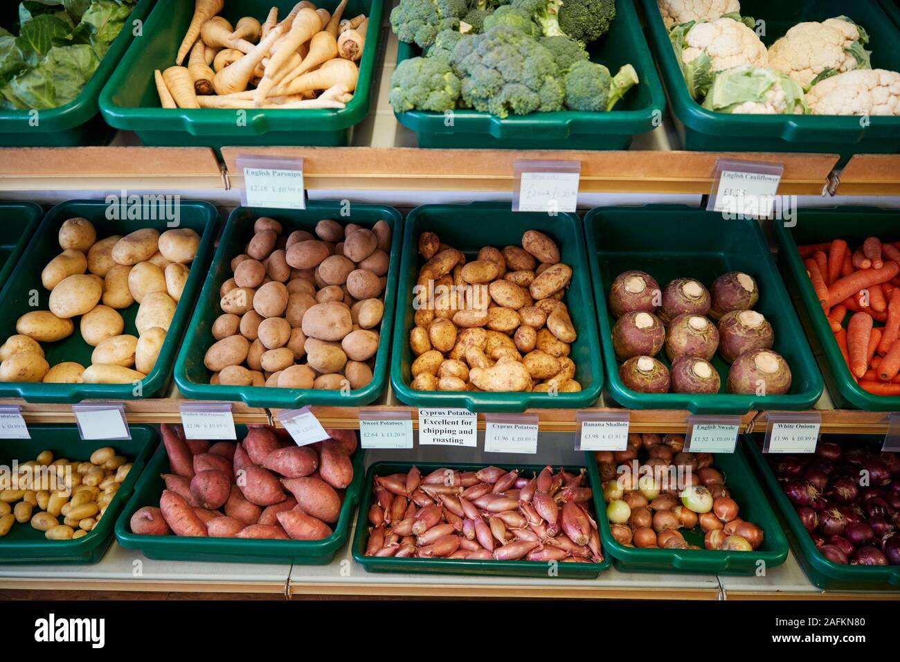Display Of Fresh Vegetables In Organic Farm Shop Stock Photo - Alamy