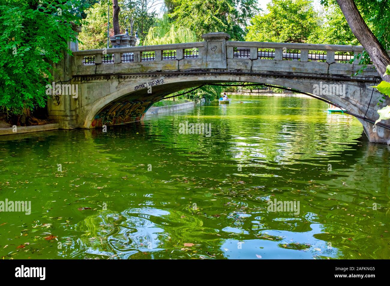 Bridge in the Cișmigiu Gardens, Bucharest, Romania Stock Photo - Alamy