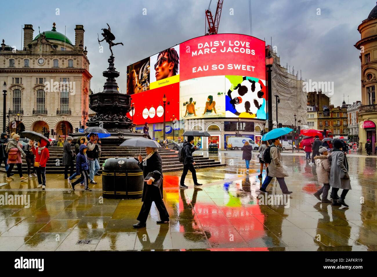 Rainy wet day, Piccadilly Circus, London, England, UK Stock Photo - Alamy