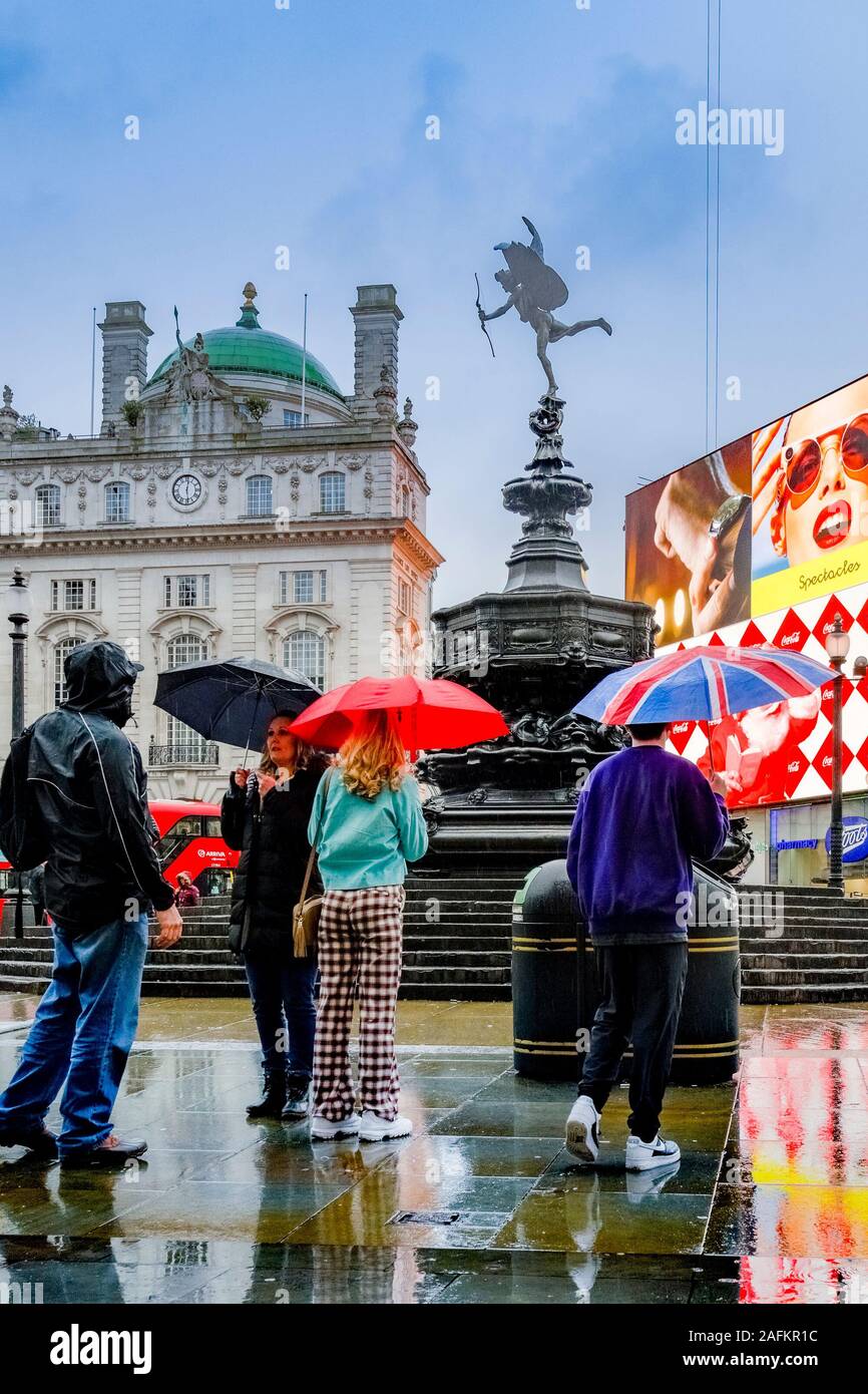 Rainy wet day, Piccadilly Circus, London, England, UK Stock Photo - Alamy