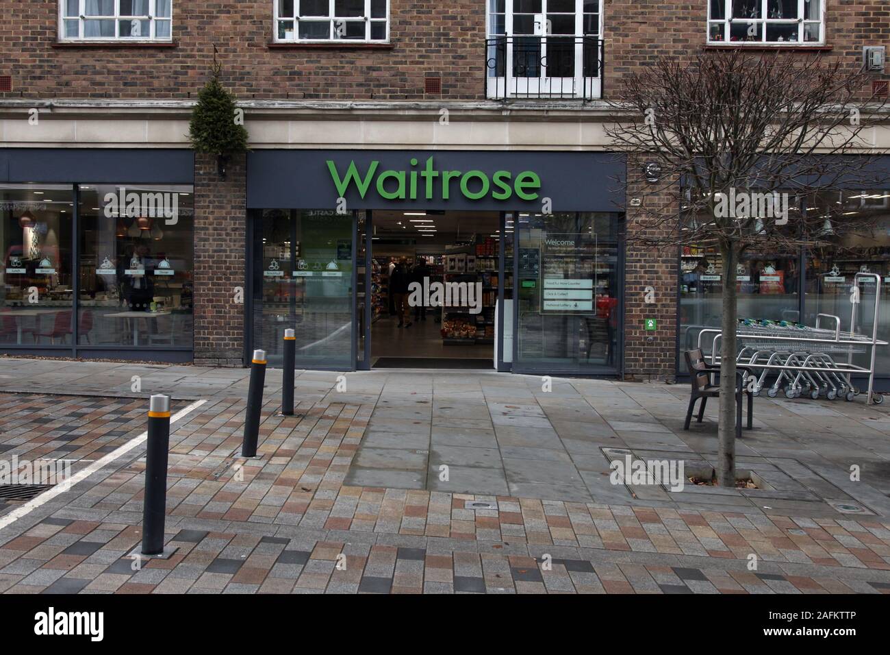 Leatherhead high street view hi-res stock photography and images - Alamy