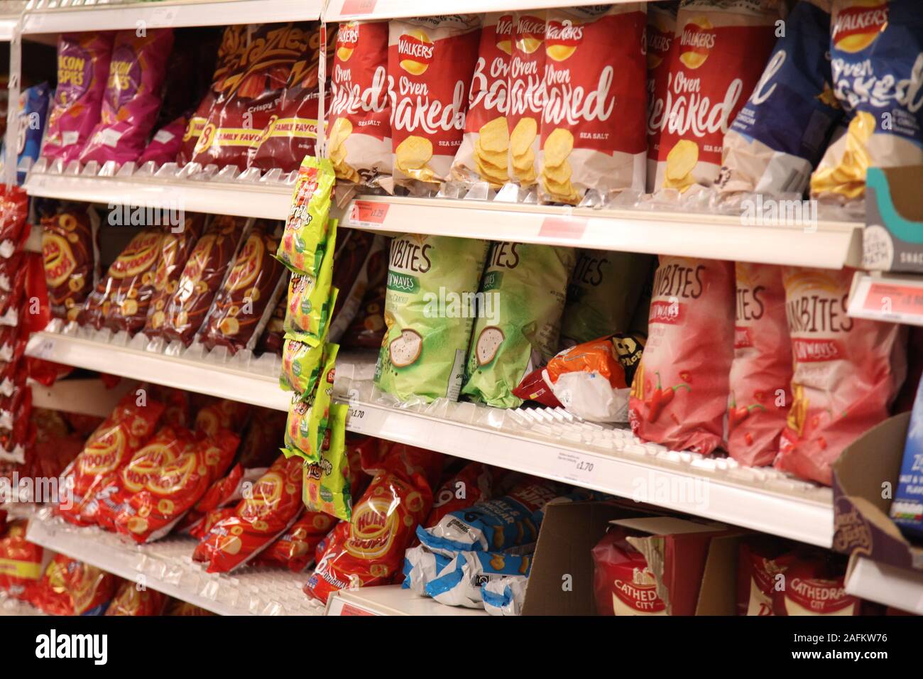 Supermarket crisp aisle hi-res stock photography and images - Alamy