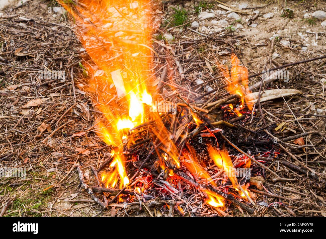Campfire desert smoke hi-res stock photography and images - Alamy