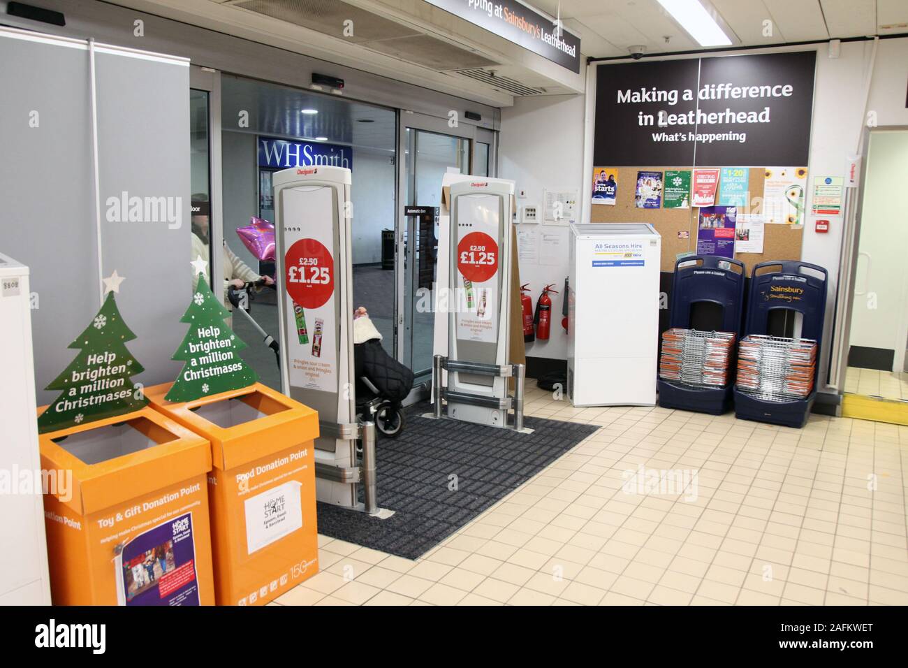 Supermarket security barrier hi-res stock photography and images - Alamy