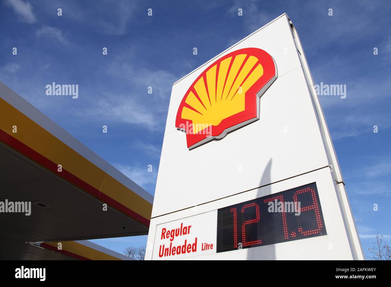 Shell petrol station signage, 2019 Stock Photo - Alamy