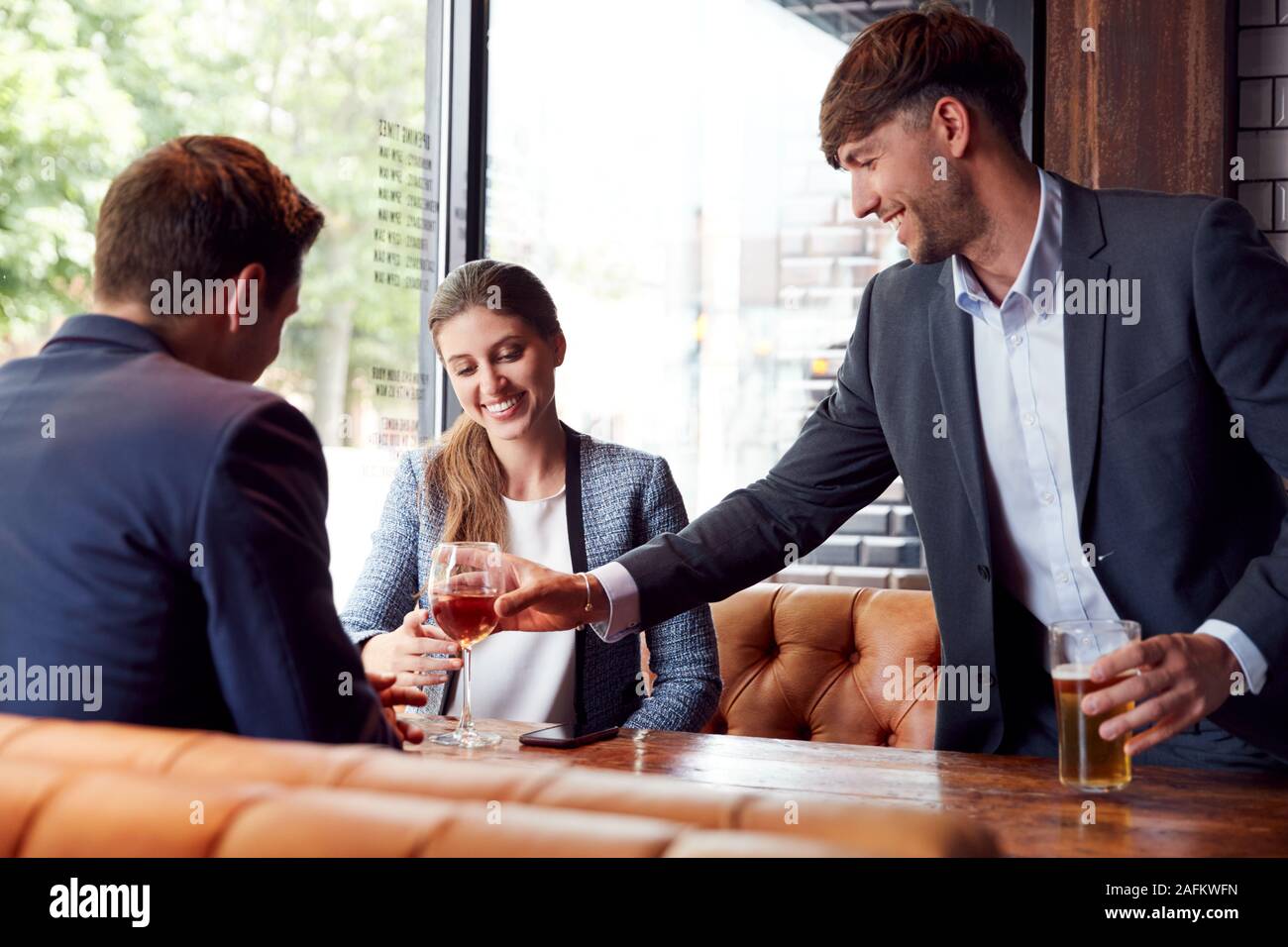 Round of drinks women hi-res stock photography and images - Alamy