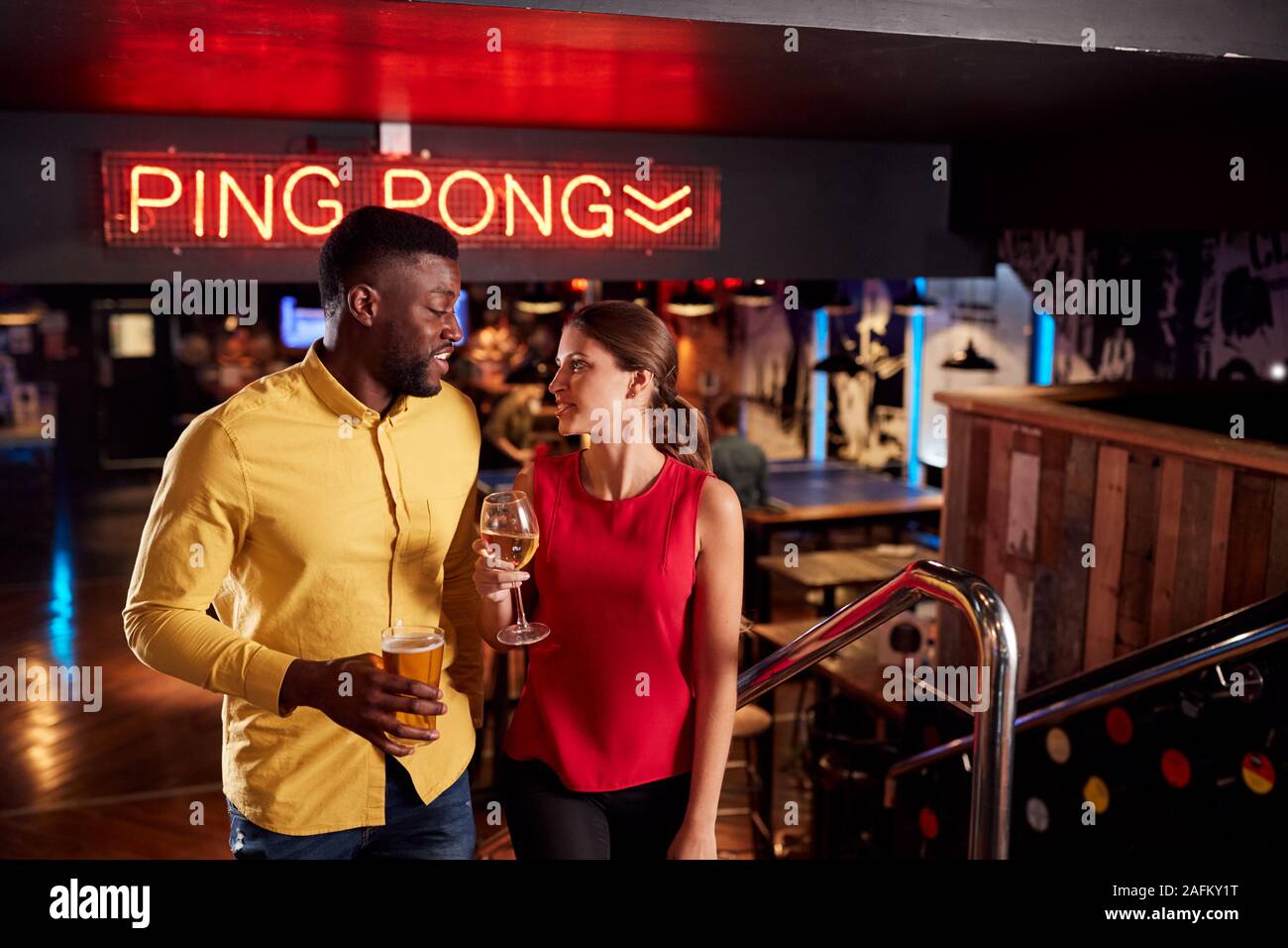 Man and woman meet bar hi-res stock photography and images - Alamy