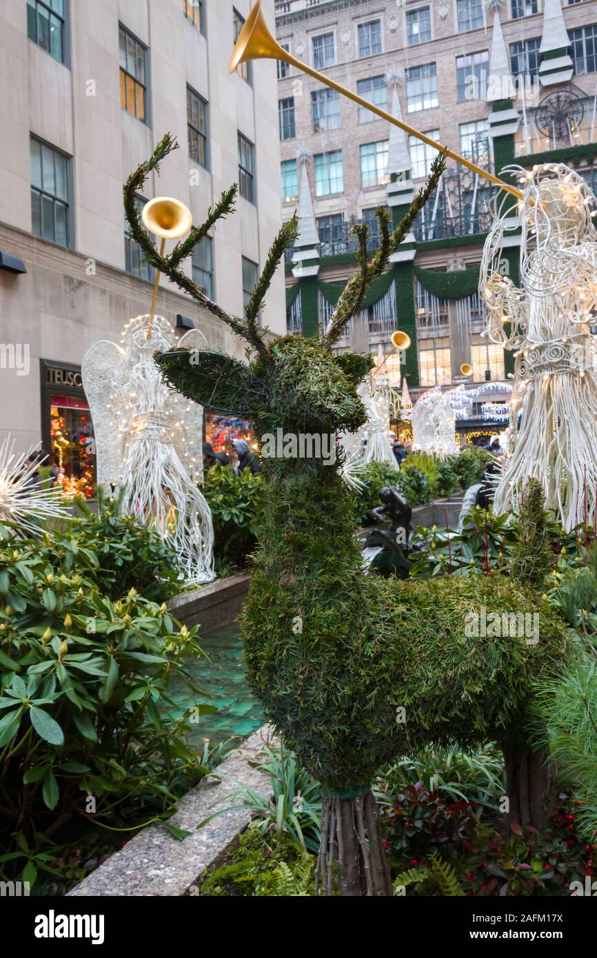 Rock decorations hi-res stock photography and images - Alamy