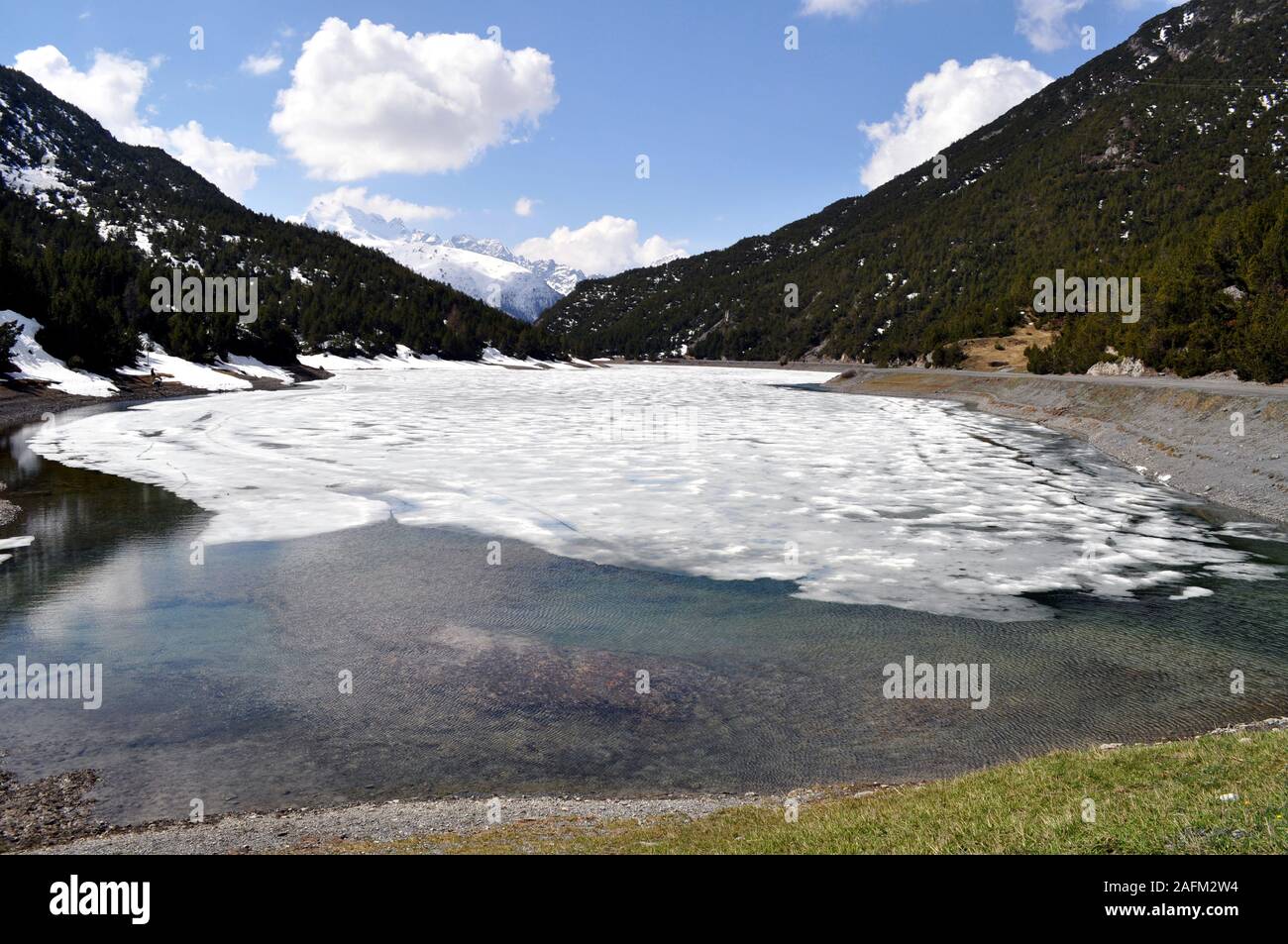 Peaks alpine lake water land sky hi-res stock photography and images ...
