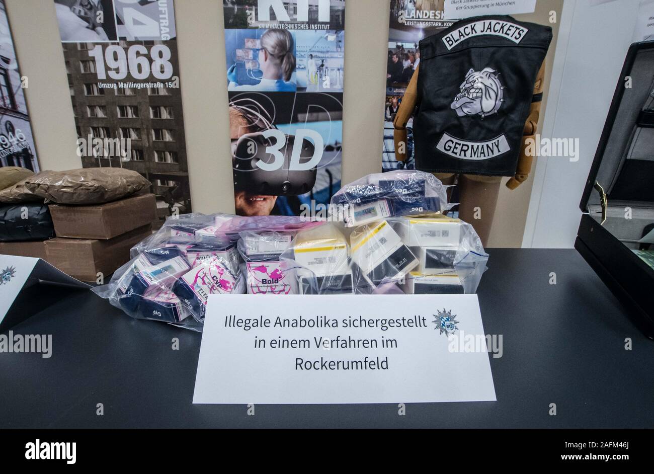 Biker gangs hi-res stock photography and images - Alamy