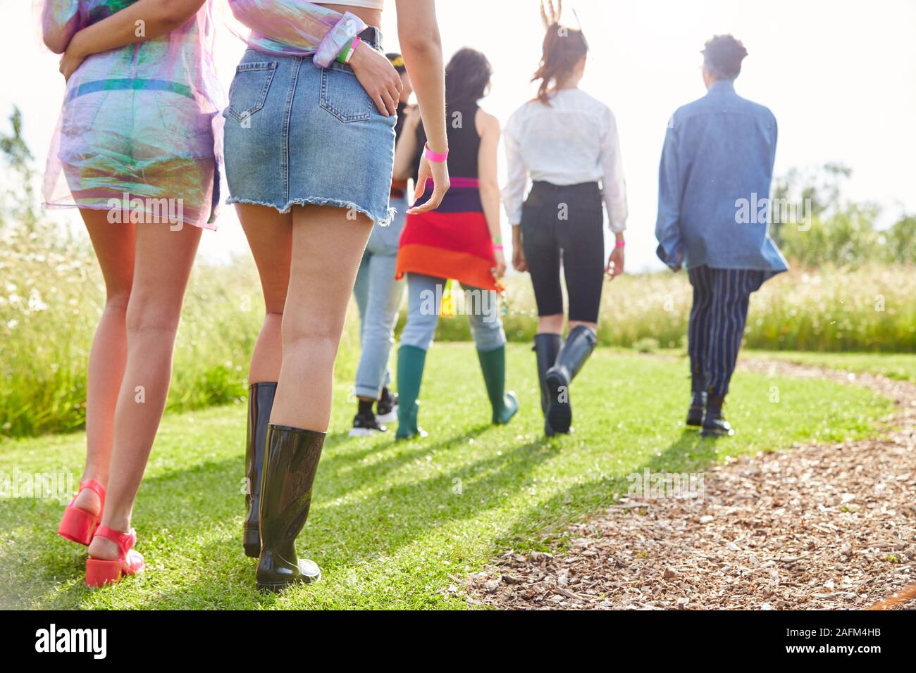 Female friends walking back view hi-res stock photography and images ...