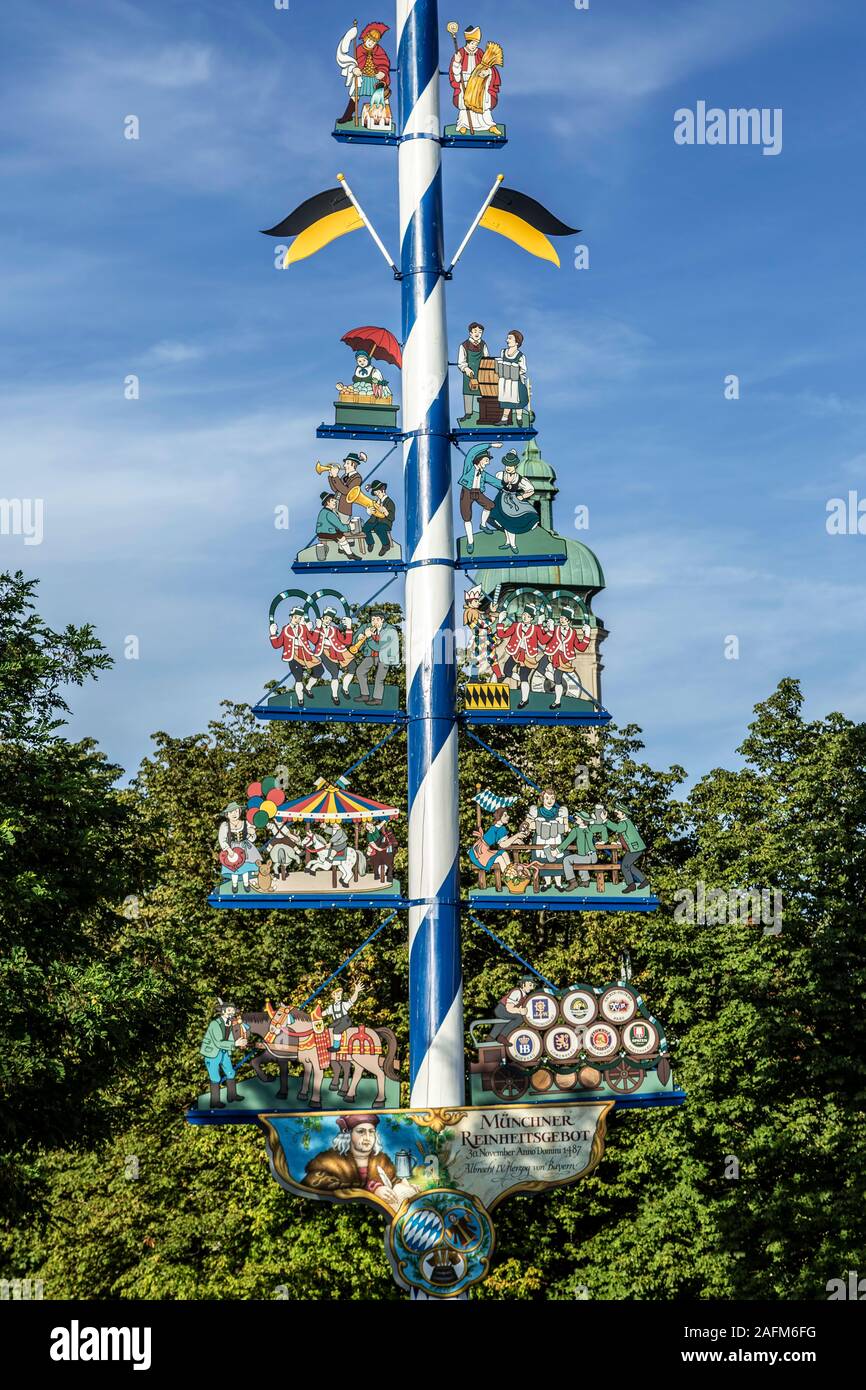 Munich maypole hi-res stock photography and images - Alamy